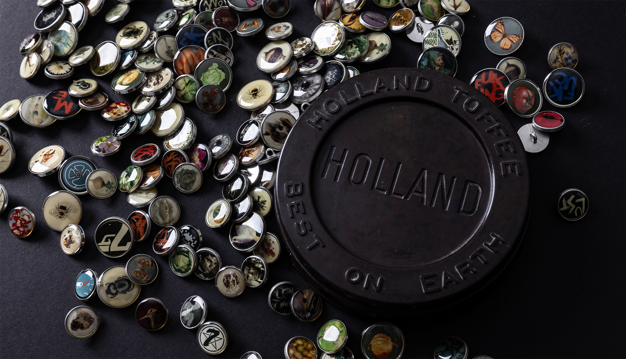 Picture Buttons – Holland Esquire